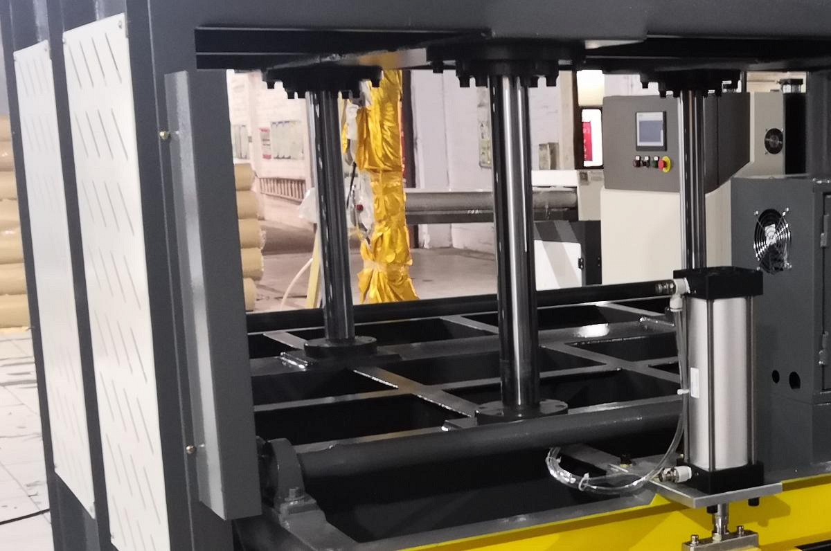 Станки для вакуумирования и упаковки бескаркасной мебели Naigu VUM 40 и ...